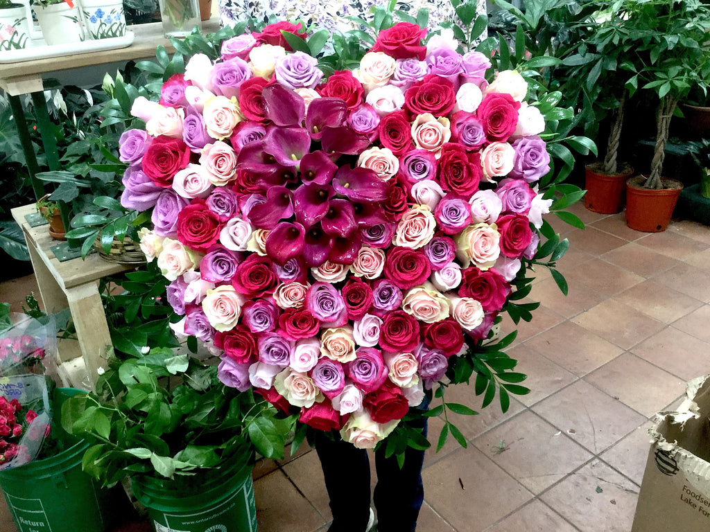 S9: HEART SHAPE WREATH – Bloor Village Flowers